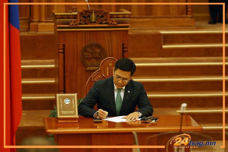 Хөдөлмөр нийгмийн хамгааллын сайд Т Аюурсайхан тангараг өргөлөө